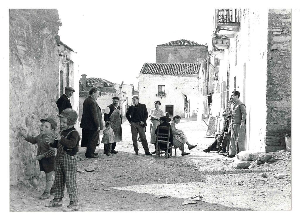 La raccolta fotografica di Carlo Levi - Fellini Magazine